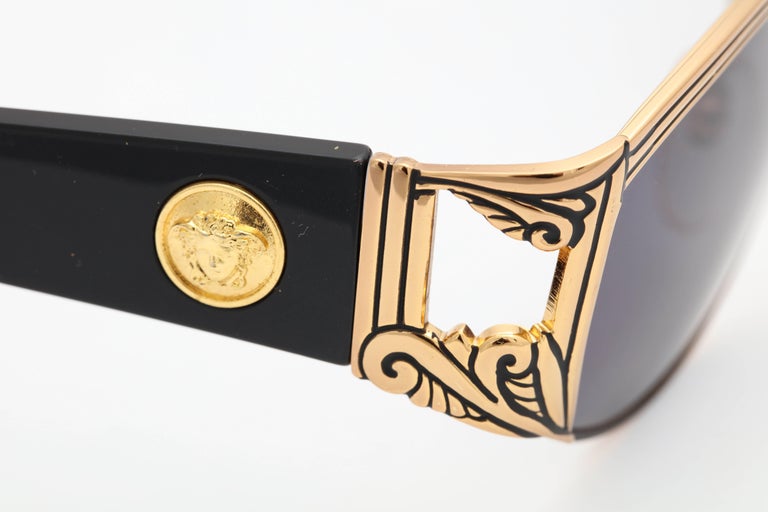 Gianni Versace Vintage Sunglasses Mod S 62 Col 18l For Sale At 1stdibs