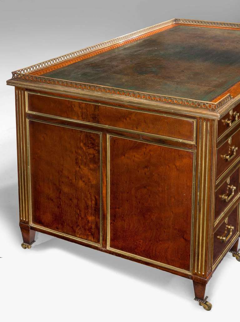 19th Century Gillows Pedestal Desk For Sale at 1stDibs