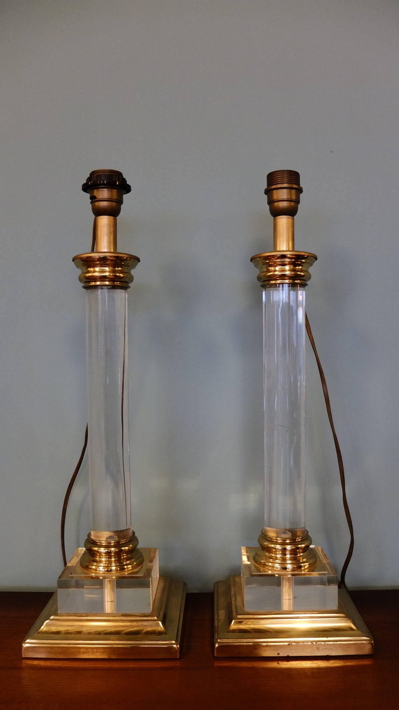 Decorative Pair Of Column Lucite Lamp at 1stDibs