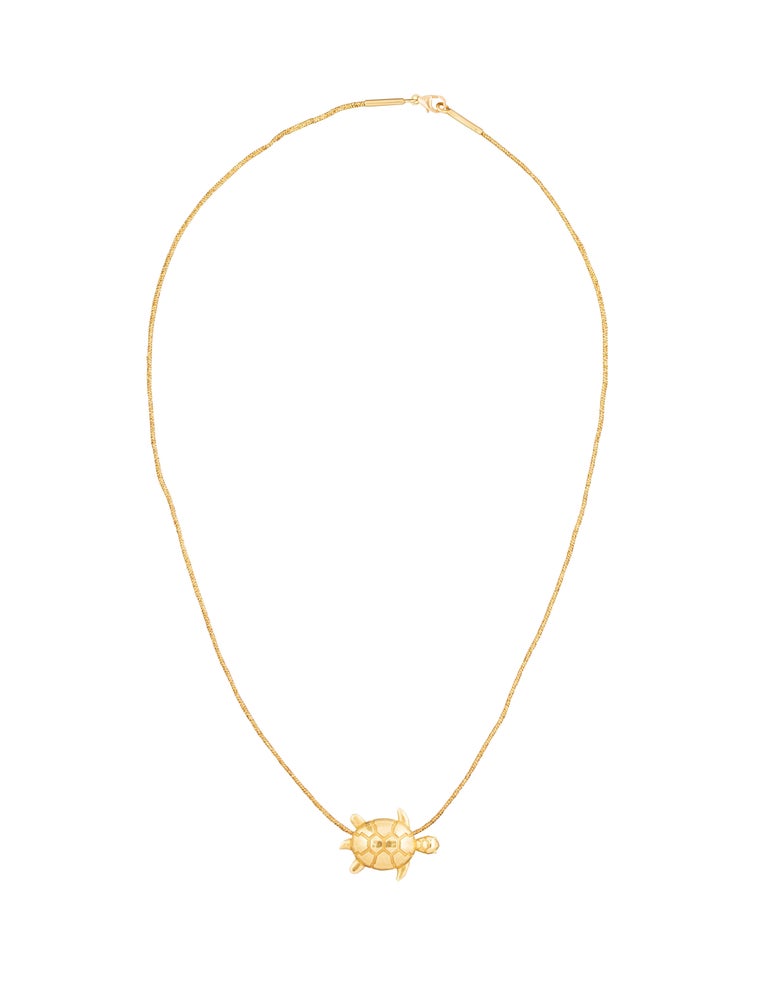 Lucky 18 Karat Yellow Gold Turtle Necklace For Sale at 1stDibs