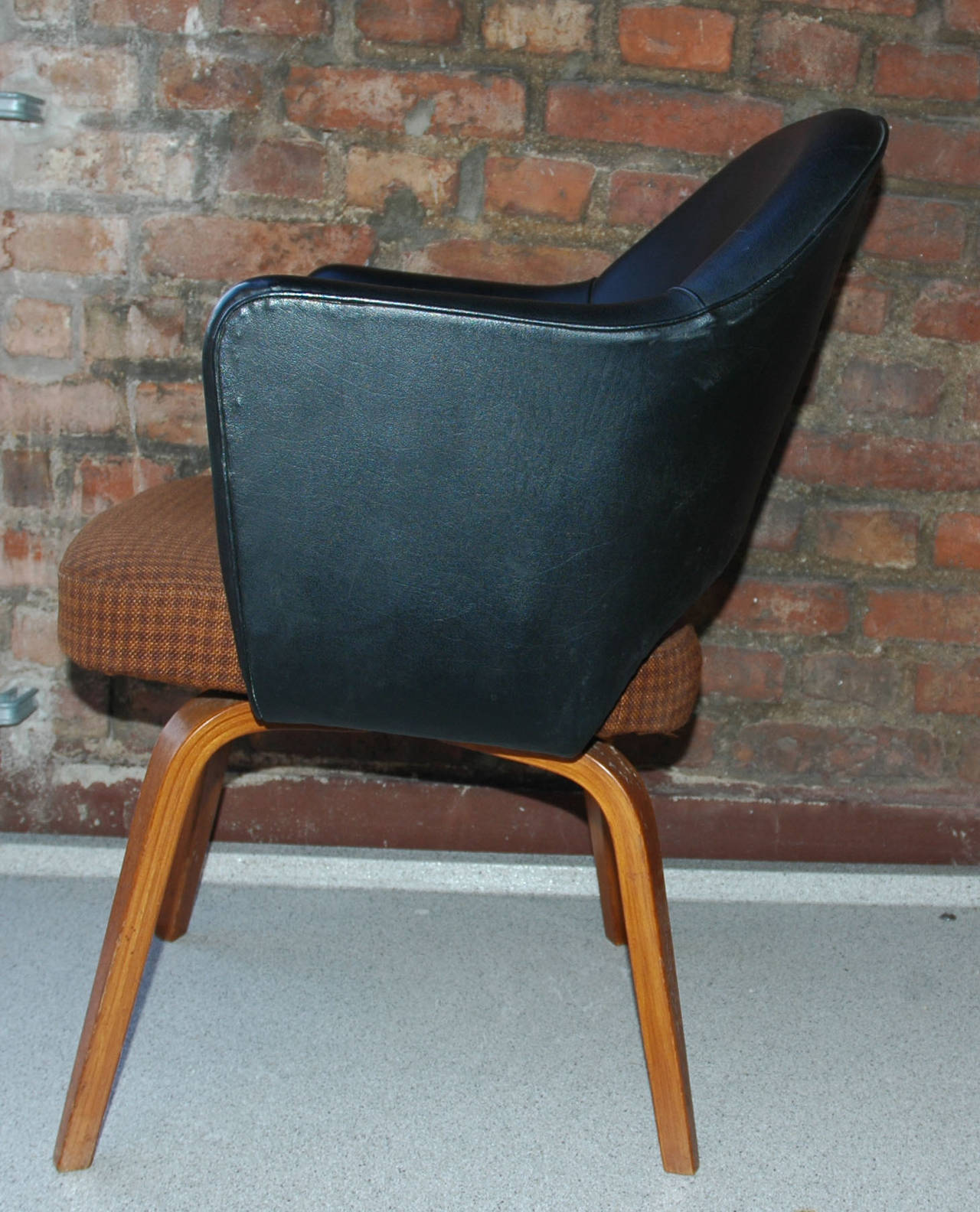 Conference Chair No. 71 by Eero Saarinen for Knoll For Sale at 1stDibs