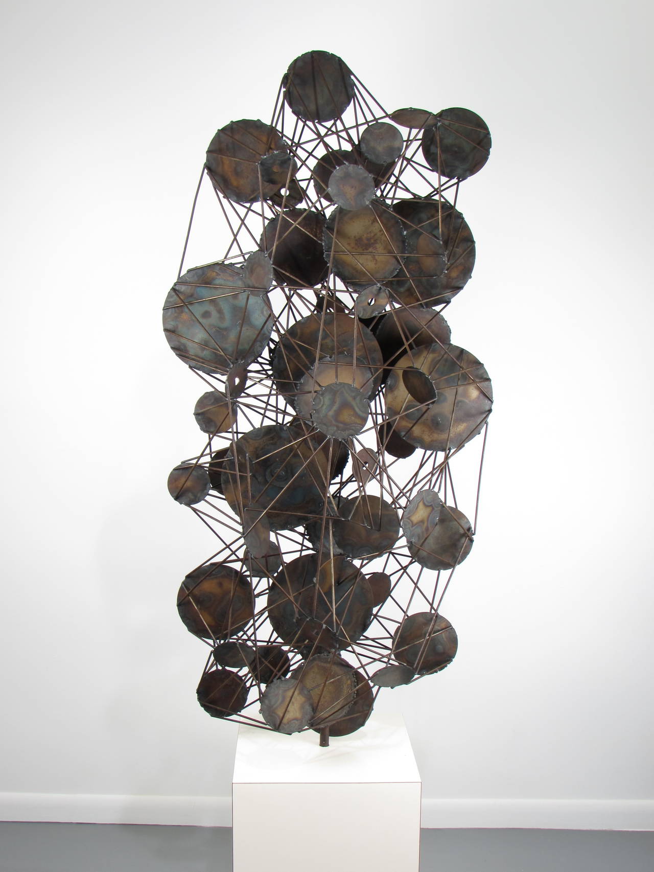 Incredible Room-Sized Floor Sculpture Composed of Steel Rods and Discs ...