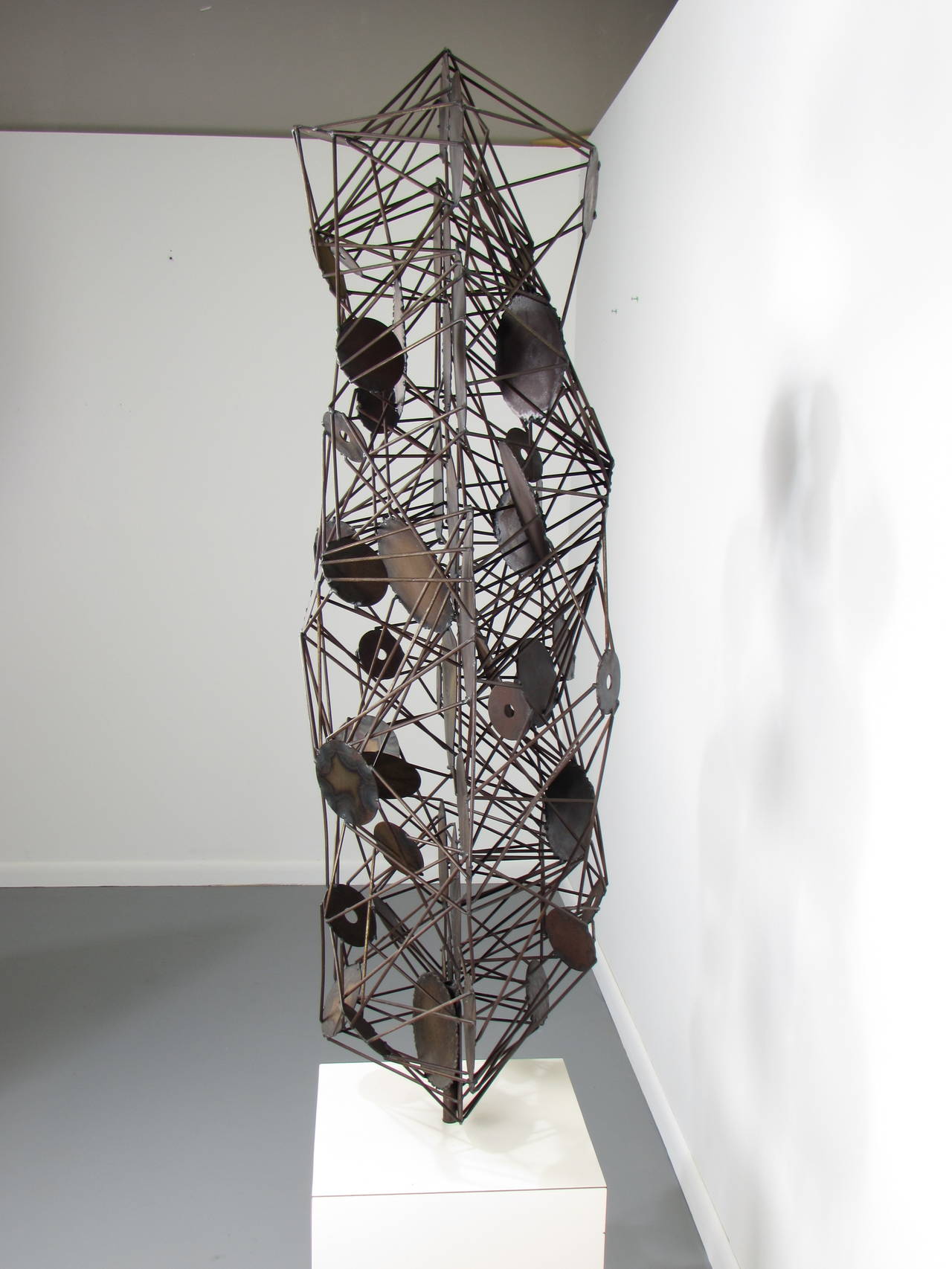 Incredible Room-Sized Floor Sculpture Composed of Steel Rods and Discs ...