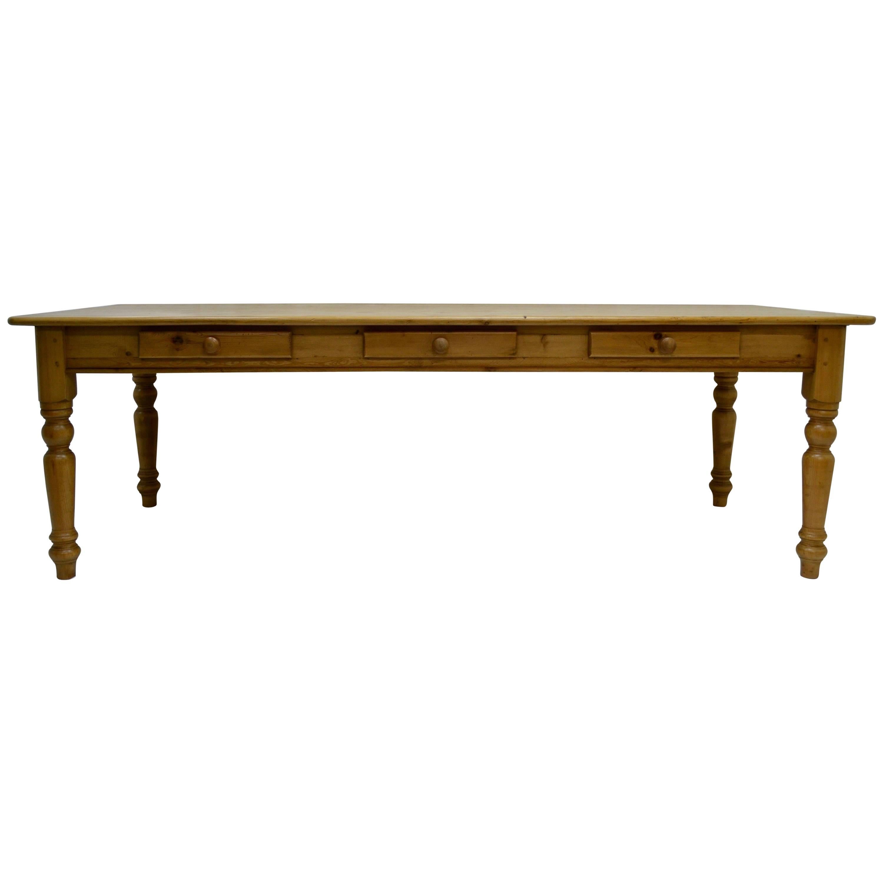English Vintage Pine Turned Leg Farmhouse Table at 1stDibs