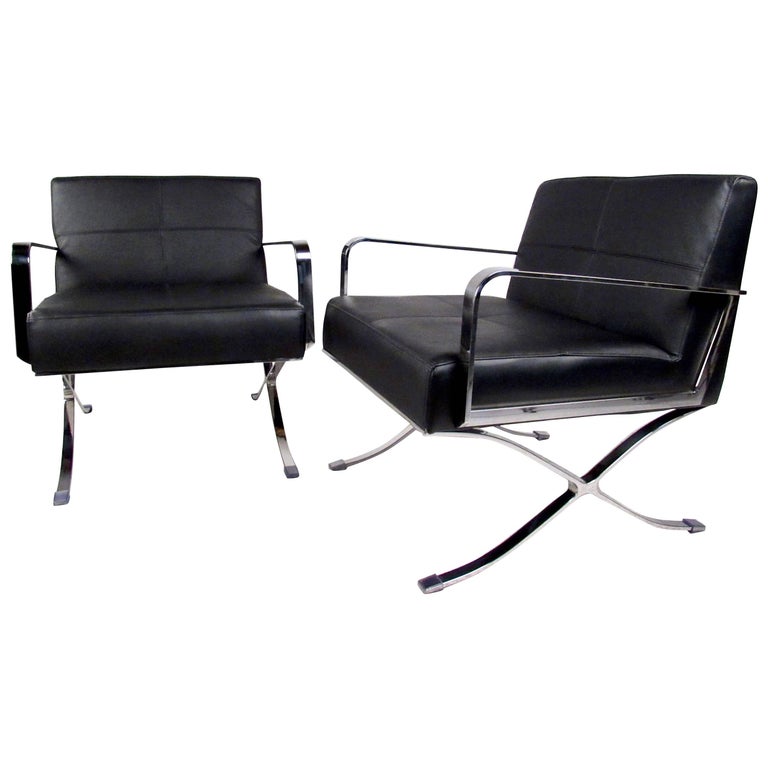 Pair of Modern Club Chairs with X Frame Base For Sale at 1stDibs
