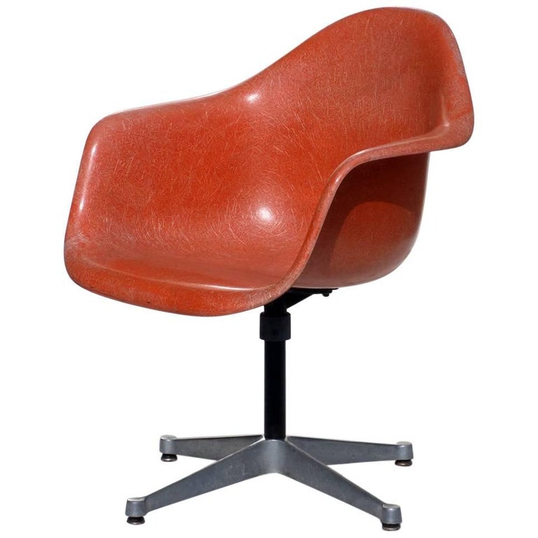 Charles Eames by Hermann Miller Design Fiberglass Shell Chair at 1stDibs