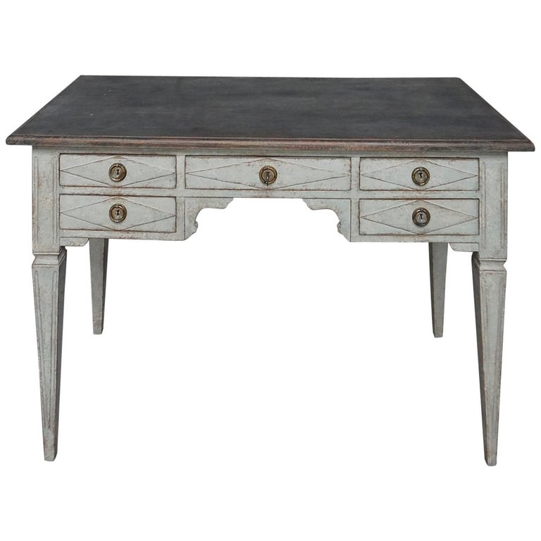 Petite Walnut Federal Style Kidney Shaped Knee Hole Writing Desk at 1stdibs