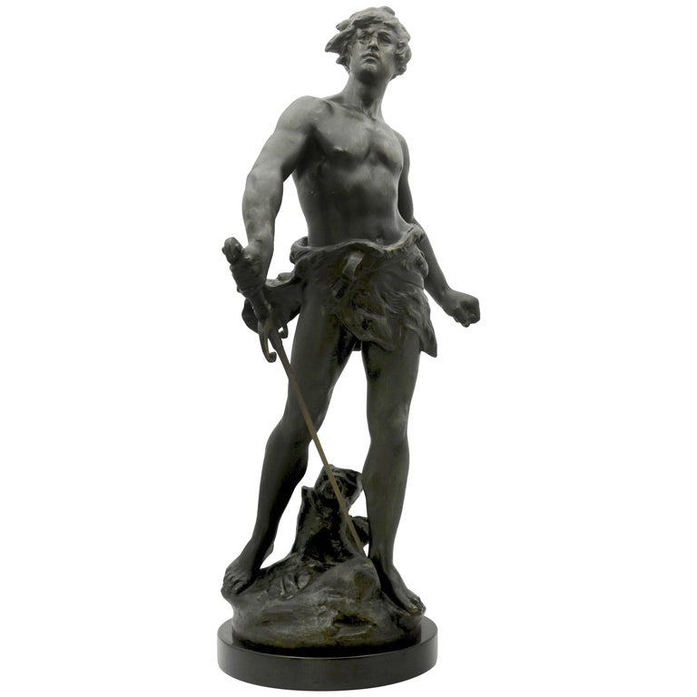Statue signée de Louis Moreau représentant un jeune soldat avec une ...