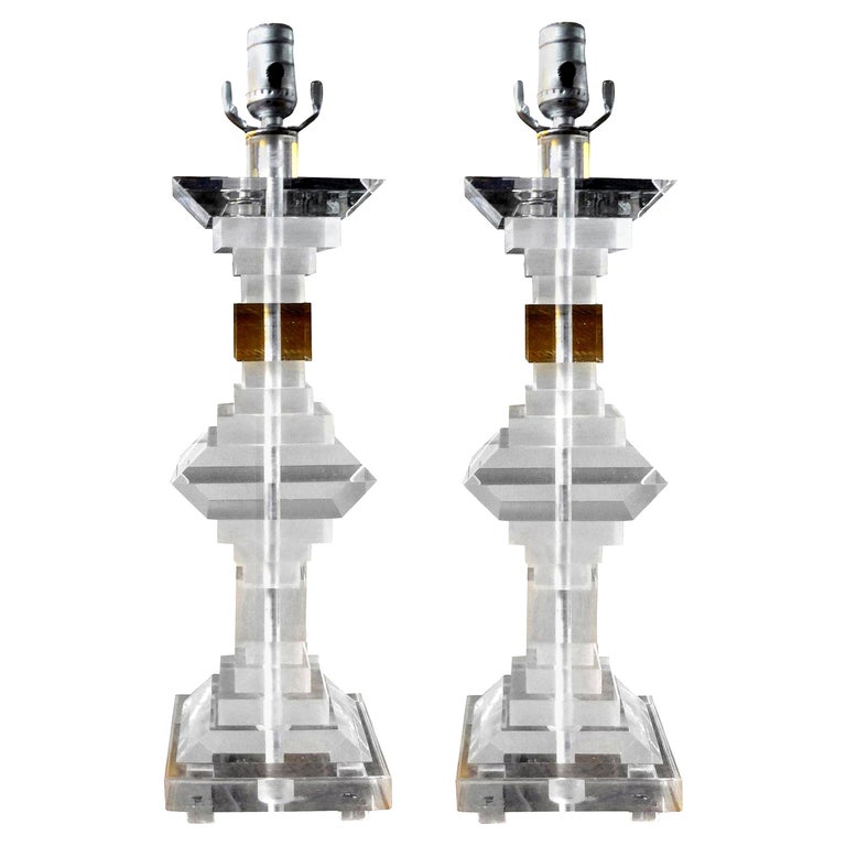 Pair of Mid-Century Modern Lucite Table Lamps For Sale at 1stDibs