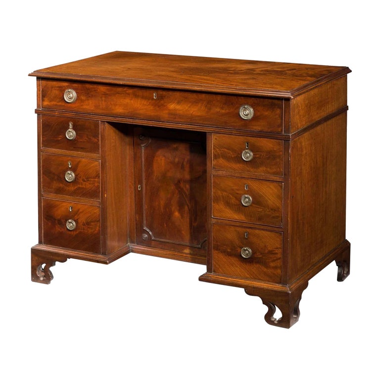 George III Period Mahogany Kneehole Desk For Sale at 1stDibs