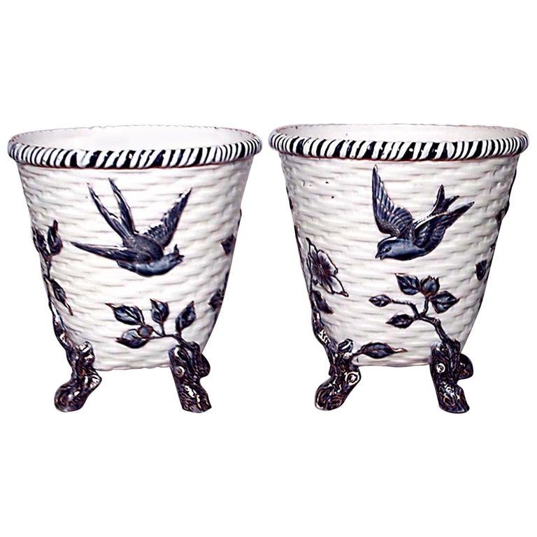 Pair of English Victorian Porcelain Pots For Sale at 1stDibs