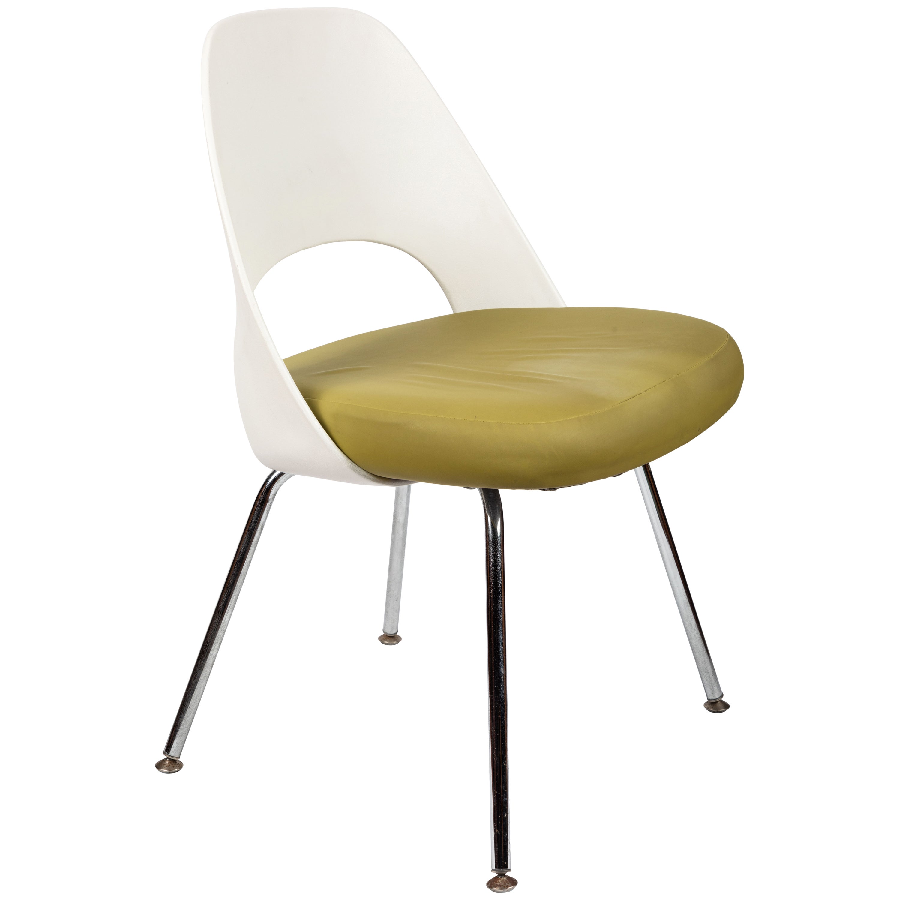 Pair Of Classic Executive Chairs By Eero Saarinen For Knoll at 1stDibs