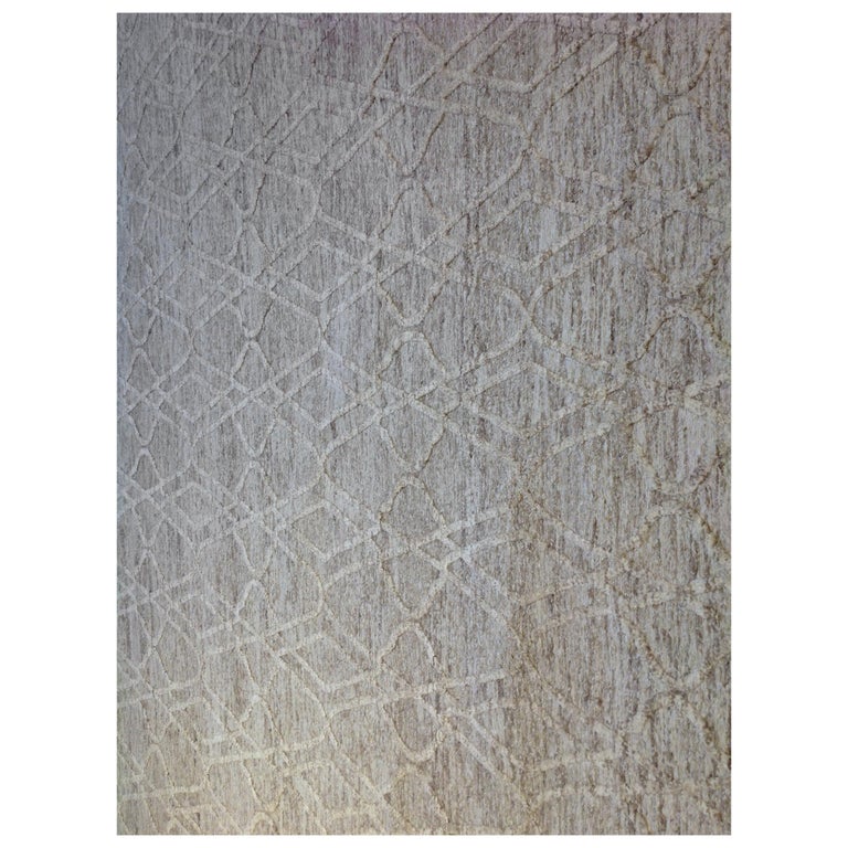Ivory and Cream High Low Area Rug For Sale at 1stDibs