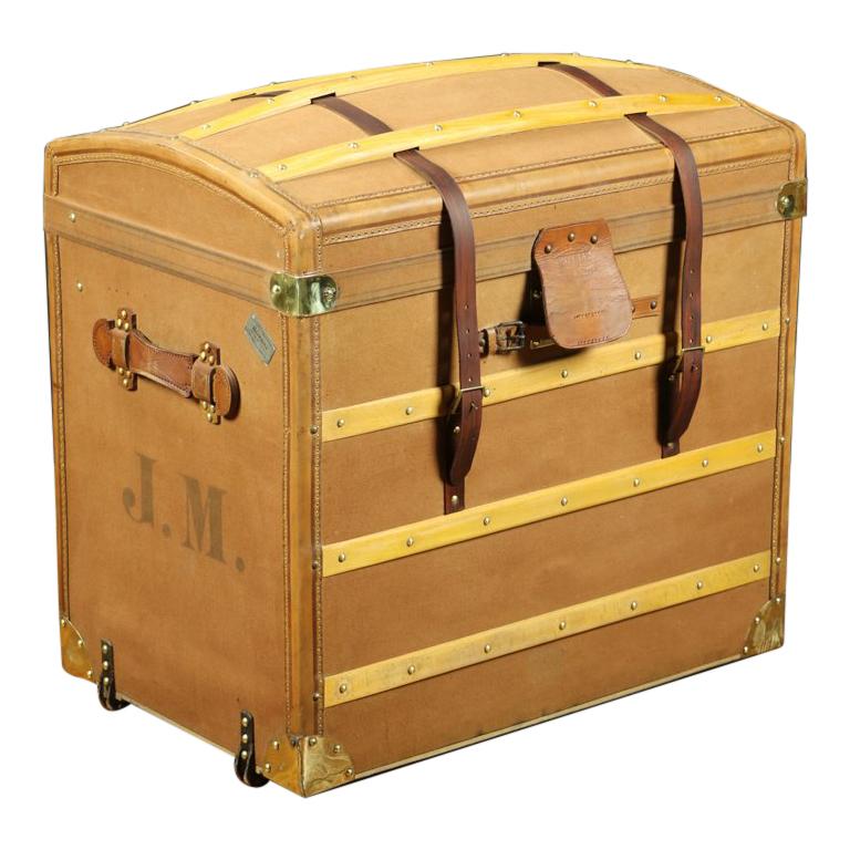 Curved Trunk, from the Brand Moynat, Paris, 1900s For Sale at 1stDibs