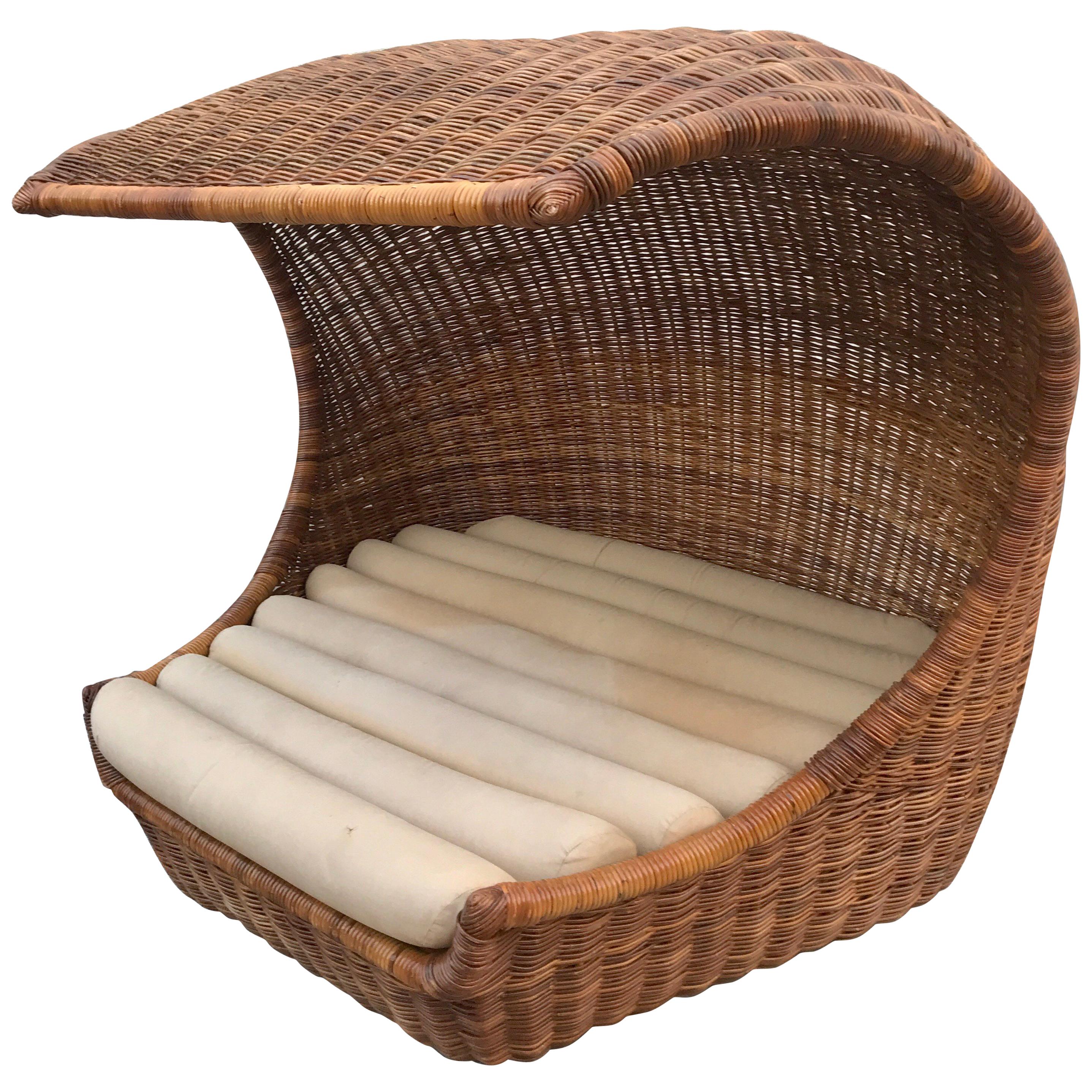 Italian Midcentury "Wave" Rattan Lounge For Sale at 1stDibs