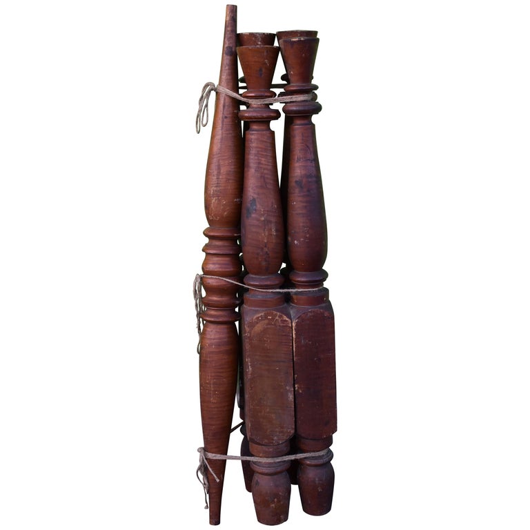 Thistle Top Low Post Bed in Tiger Maple, circa 1820 For Sale at 1stDibs