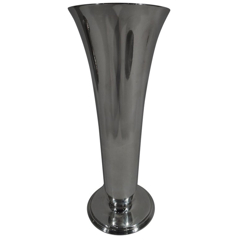 Elegant Modern Sterling Silver Vase by Tiffany For Sale at 1stDibs
