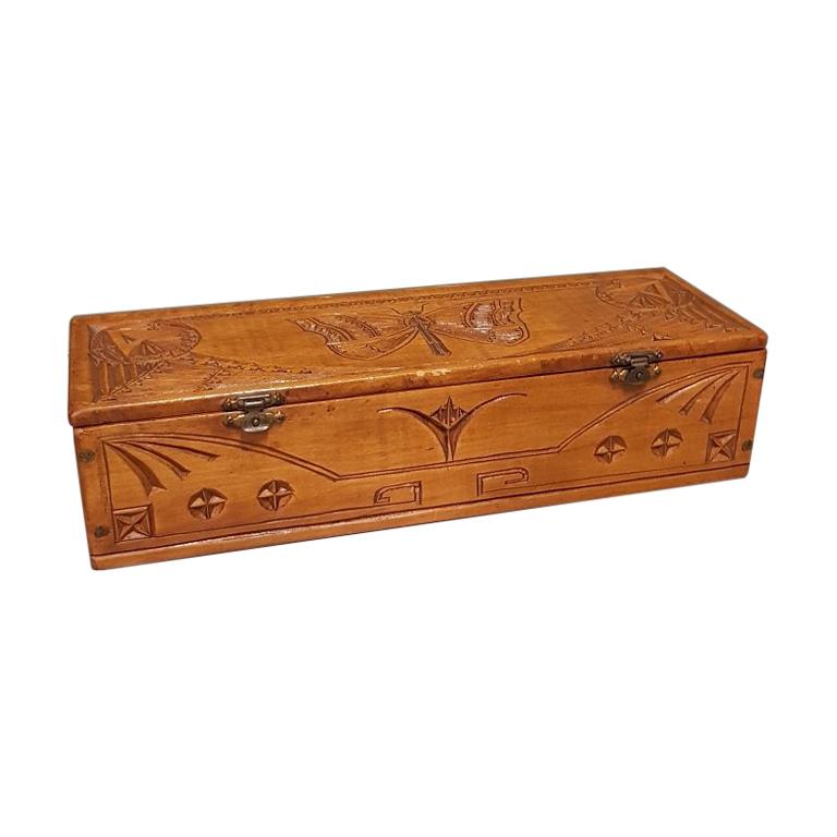 Early 20th Century Dutch Carved Wooden Jewelry Box For Sale at 1stDibs