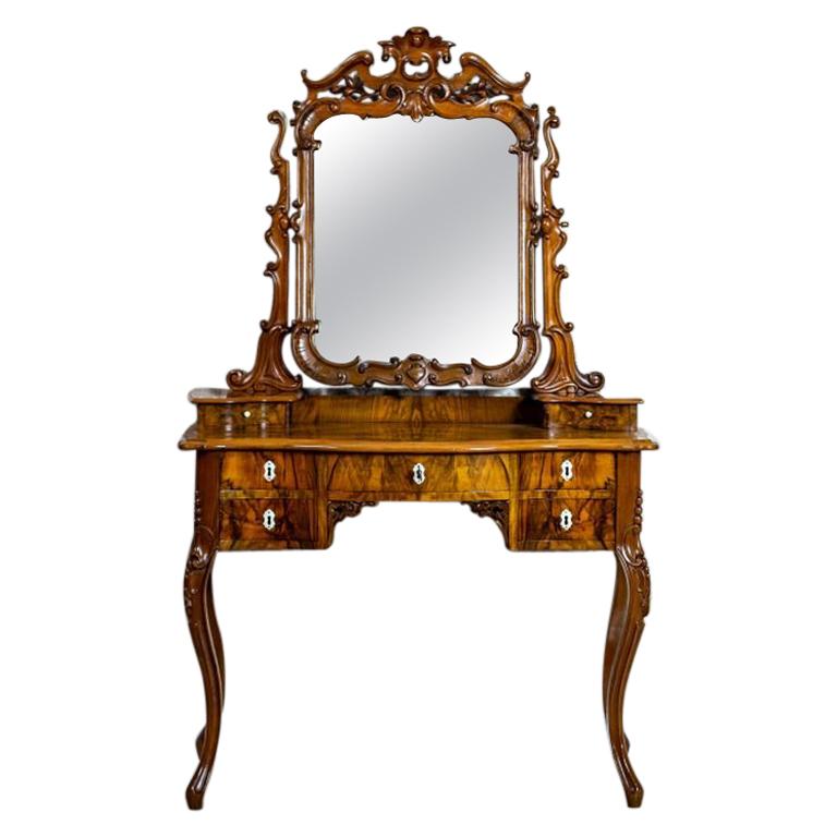 19th Century Neo-Rococo Walnut Vanity Table at 1stDibs
