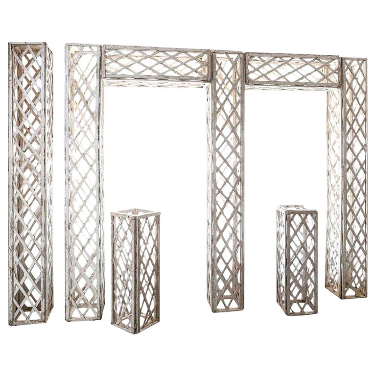 Vintage French White Painted Trellis For Sale at 1stDibs