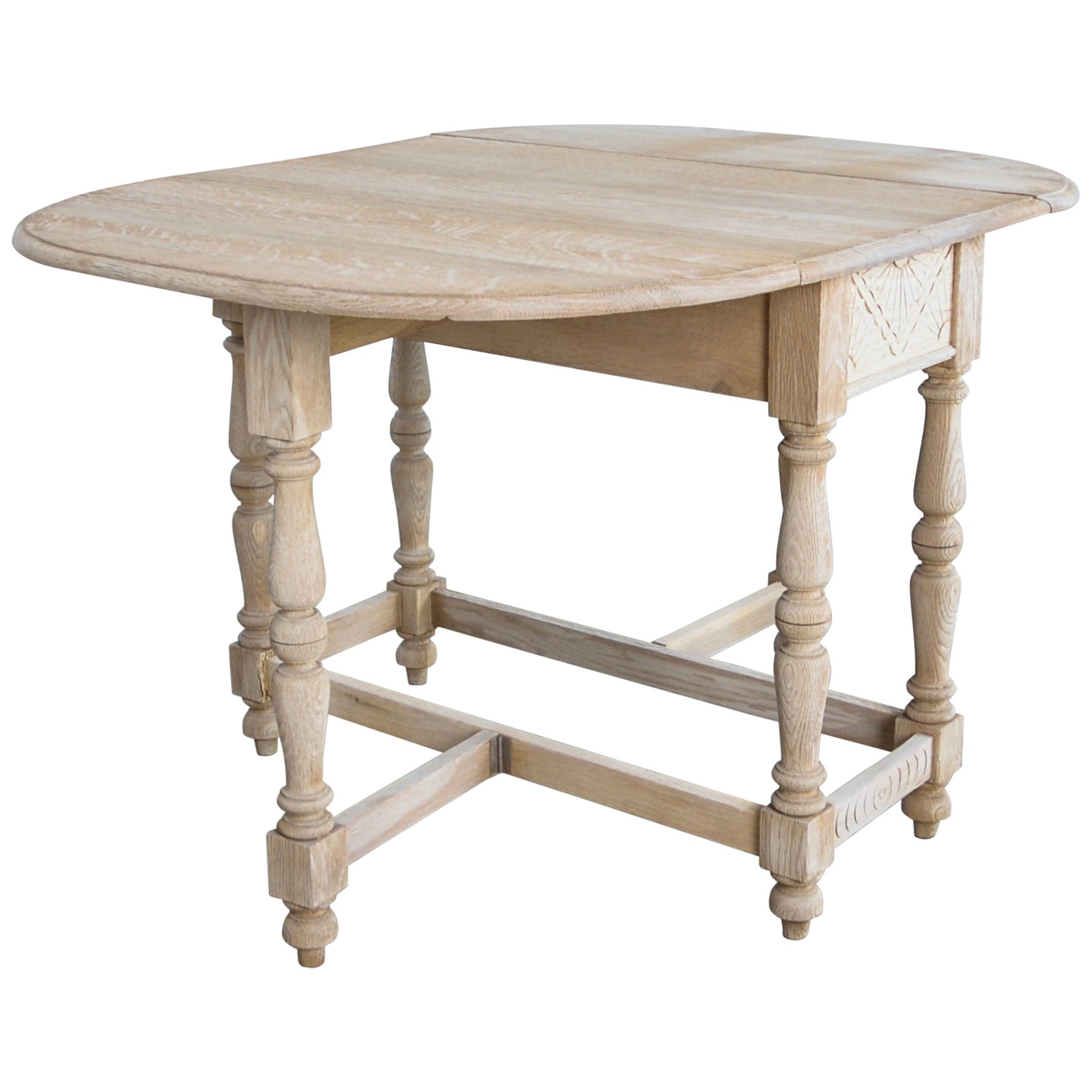 English Walnut Gate Leg Table, circa 1685 For Sale at 1stDibs