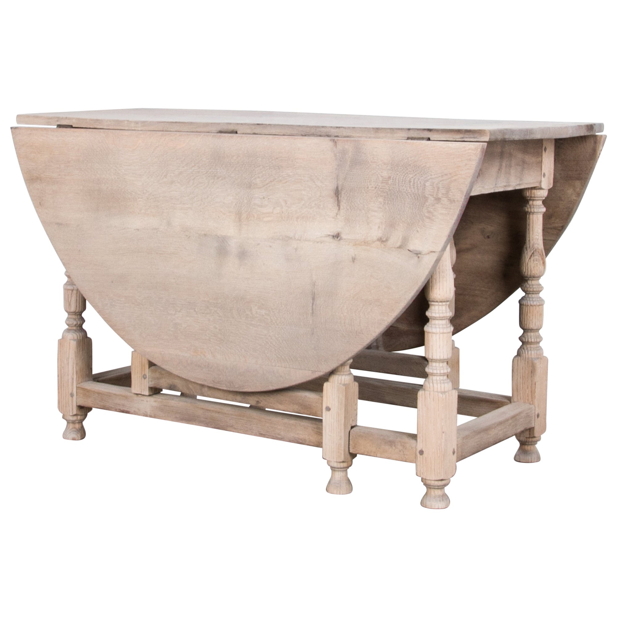 English Walnut Gate Leg Table, circa 1685 For Sale at 1stDibs