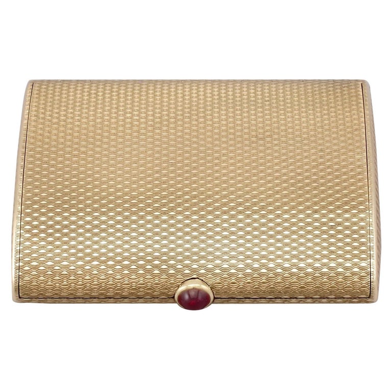 Vintage 1964 Yellow Gold and Ruby Compact by Boucheron For Sale at 1stDibs