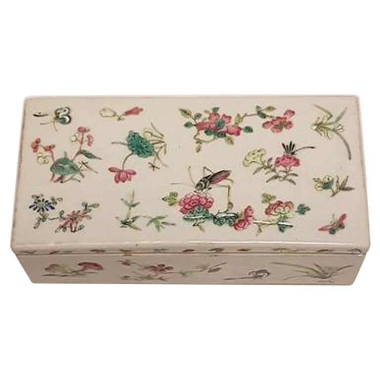 Chinese Scholar Pen Box in Porcelain with Two Rooms and a Lid For Sale ...