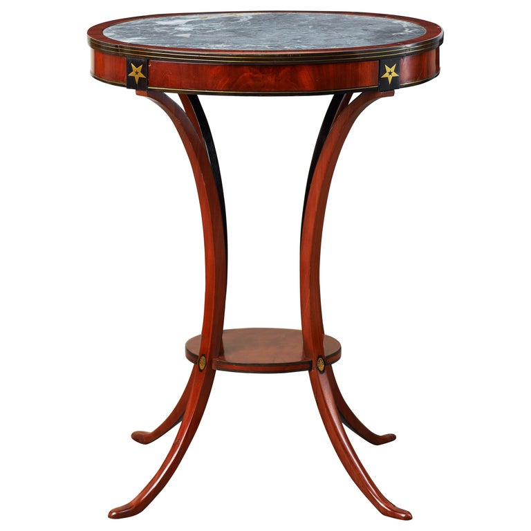 Guéridon ovale en acajou de l'Empire français du début du 19e siècle ...