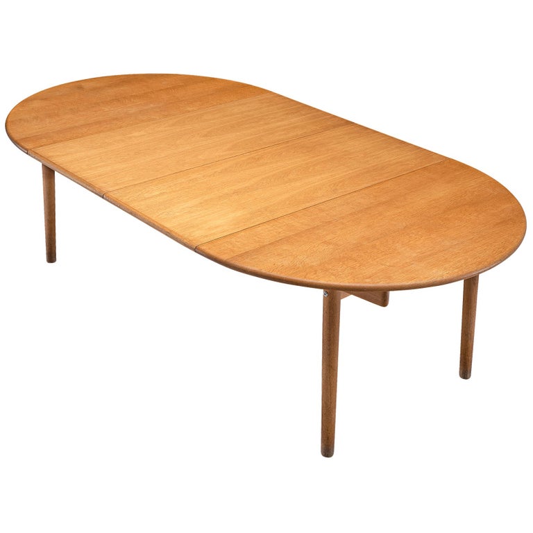 Hans Wegner Extendable Dining Table in Oak For Sale at 1stDibs