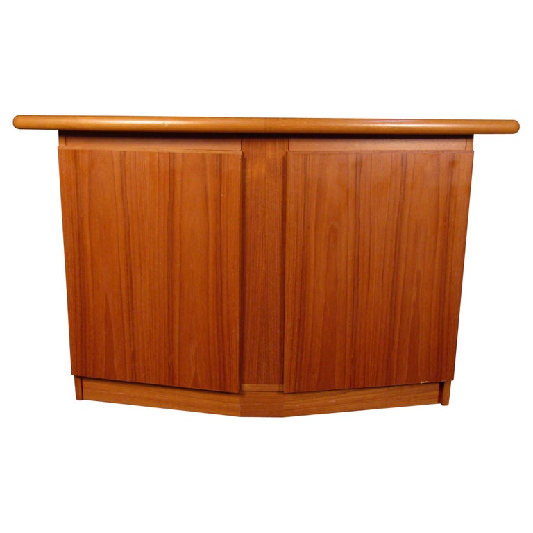 Vintage Danish Modern Server For Sale at 1stDibs