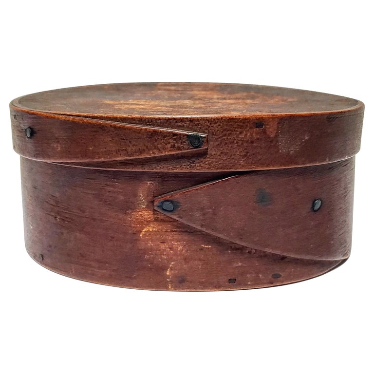 Shaker Small Covered Oval Box, circa 1890 For Sale at 1stDibs