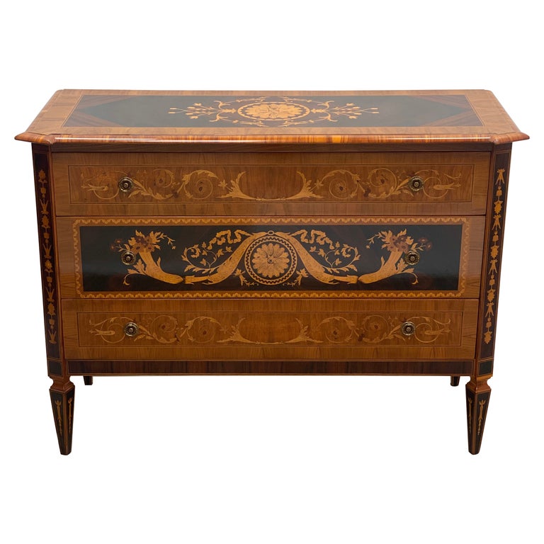 Late Century Italian Commode For Sale at 1stDibs