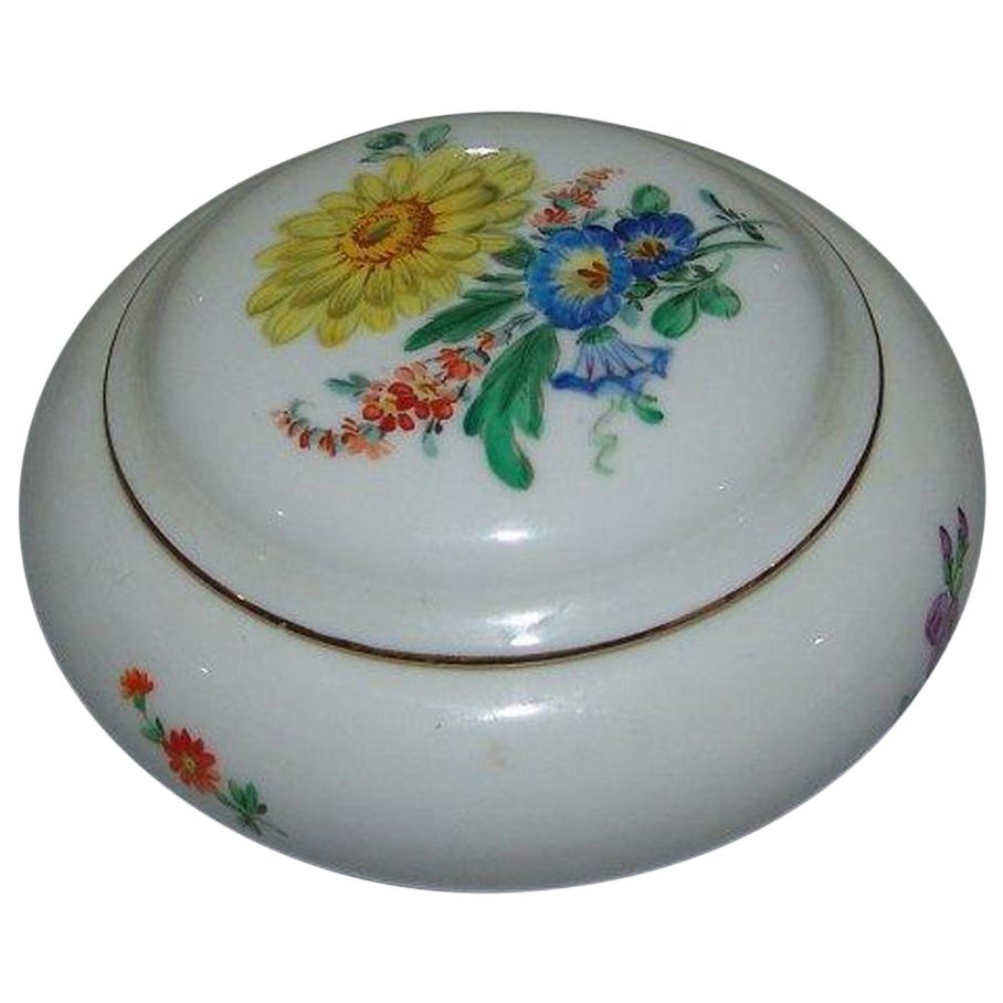 Lidded Gold and White Porcelain Box by Jay Spectre for Silvestri For ...