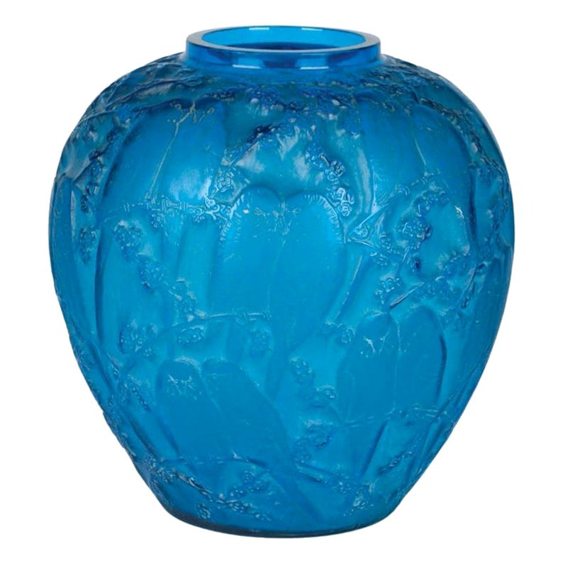 René Lalique: “Perruches” Vase in Blue Tinted Glass, circa 1925 For ...