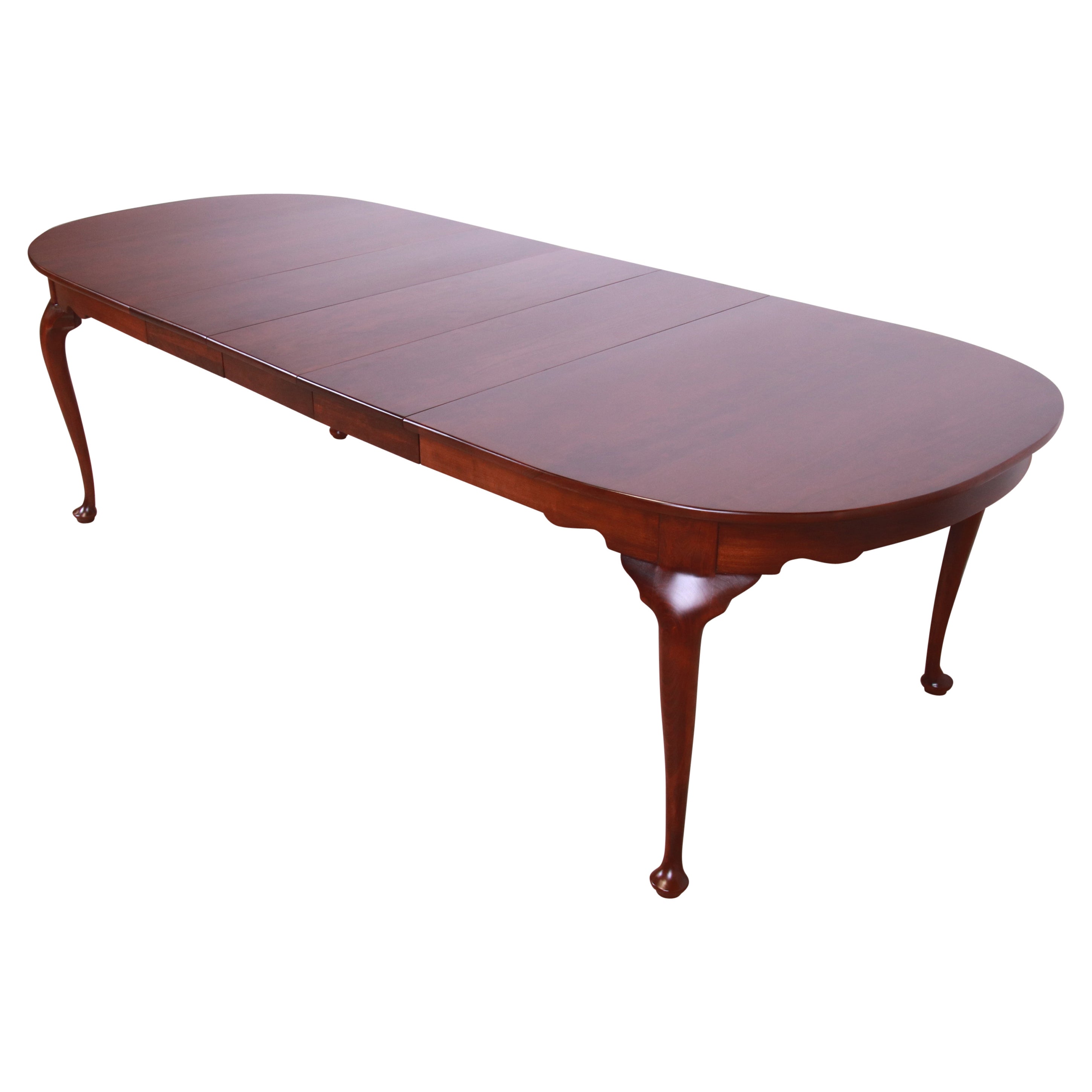 Queen Anne style Dining Table at 1stDibs