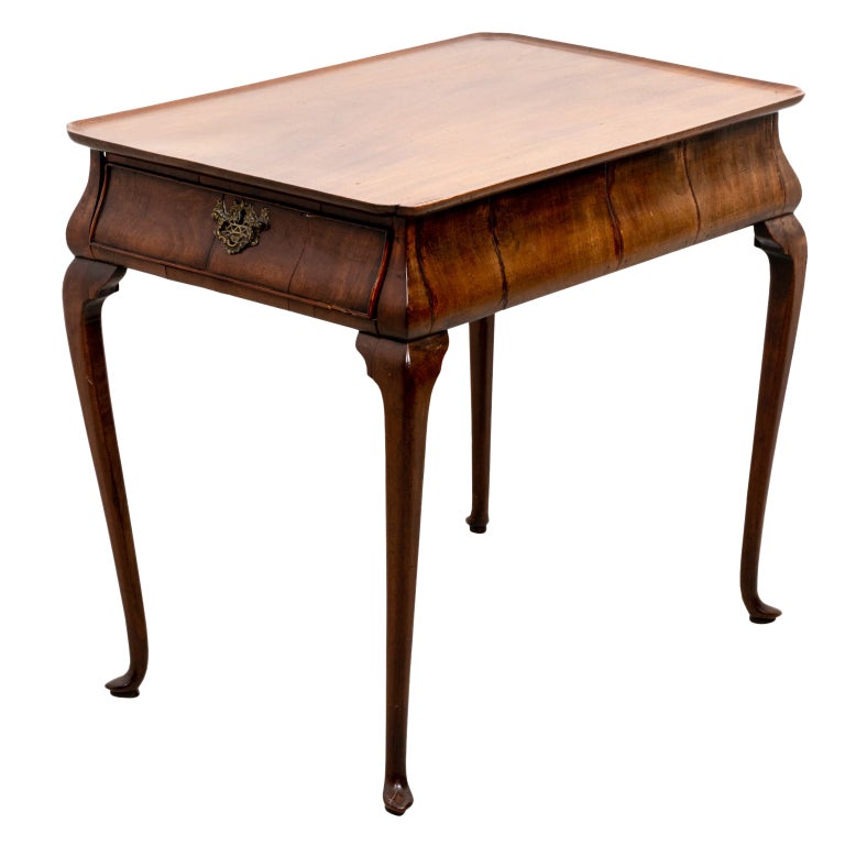 Early 19th Century English Walnut Tea Table For Sale at 1stDibs
