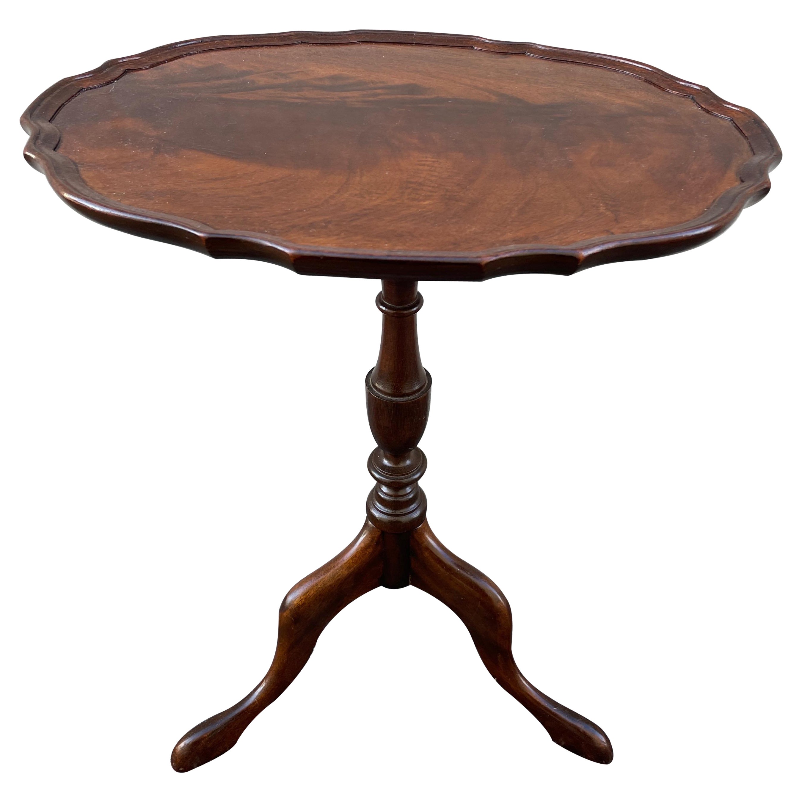 Scalloped Side Table For Sale at 1stDibs