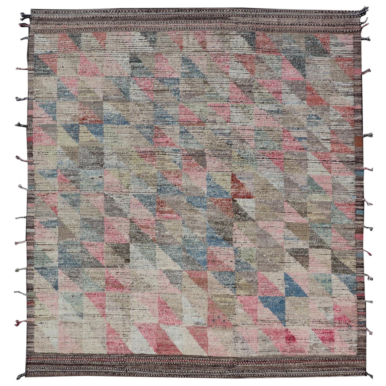 Modern Astor Wool Rug with a Geometric Design For Sale at 1stDibs