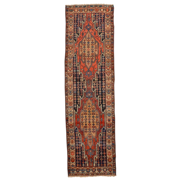 Azeri Carpet with Mazlegan Design For Sale at 1stDibs
