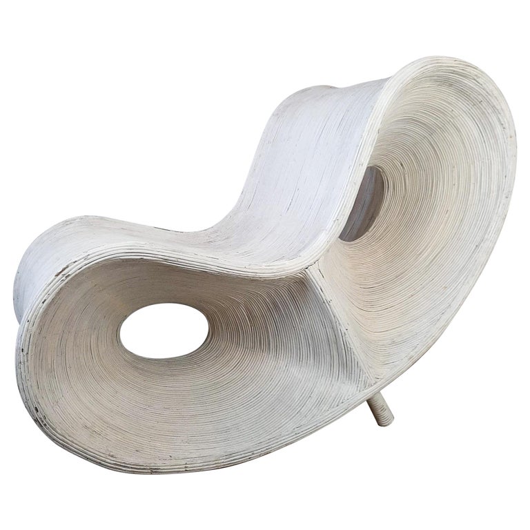 Fauteuil de salon Ron Arad en rotin peint en blanc et bambou En vente sur 1stDibs