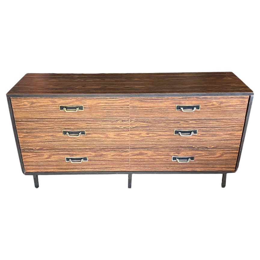 Minimalist Mid-Century Modern Dresser For Sale at 1stDibs
