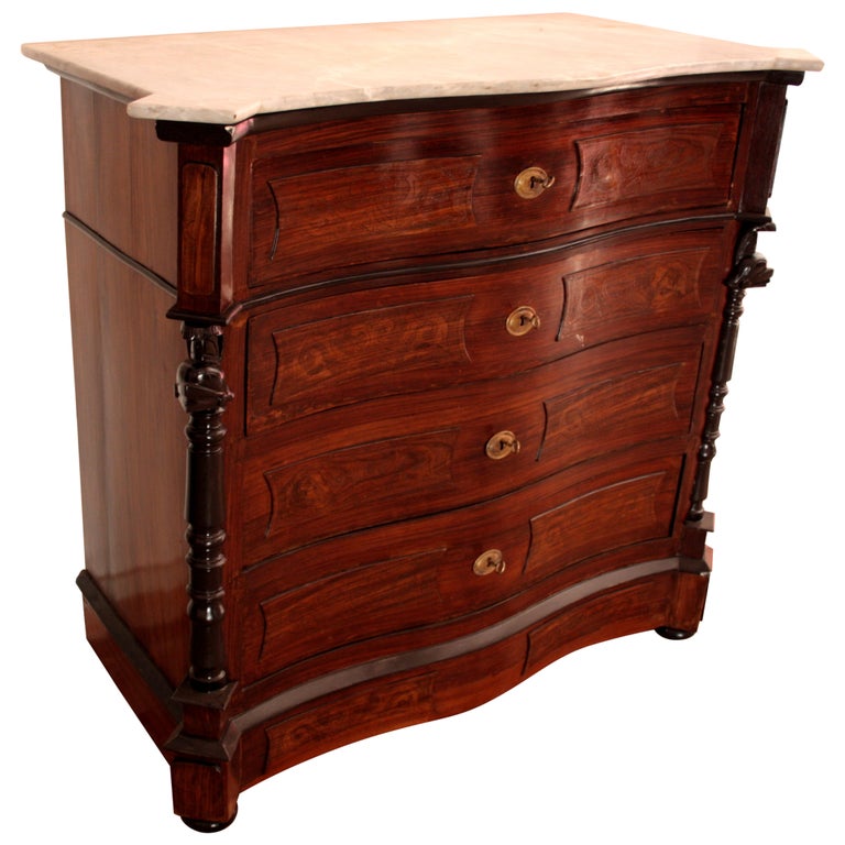 Commode classique du milieu du XIXe siècle, en bois d'ébène En vente ...