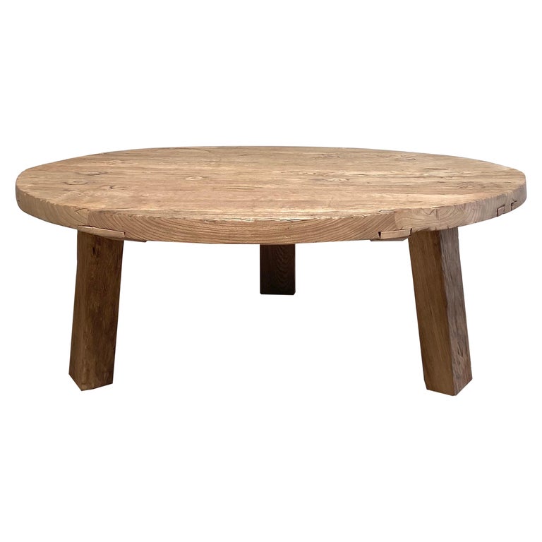 Table basse ronde à trois pieds en bois d'orme faite sur-mesure En ...