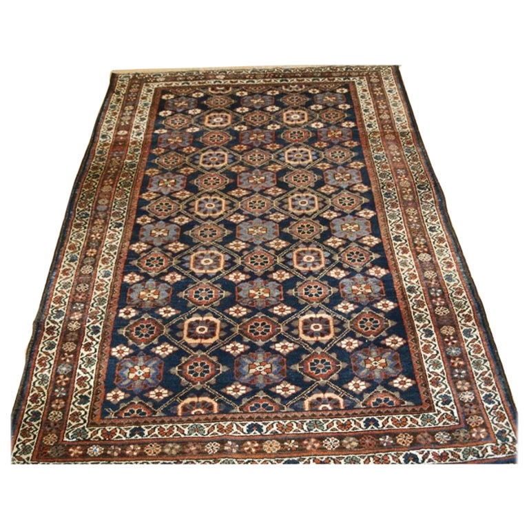 Alter Teppich aus der Region Varamin im Angebot bei 1stDibs