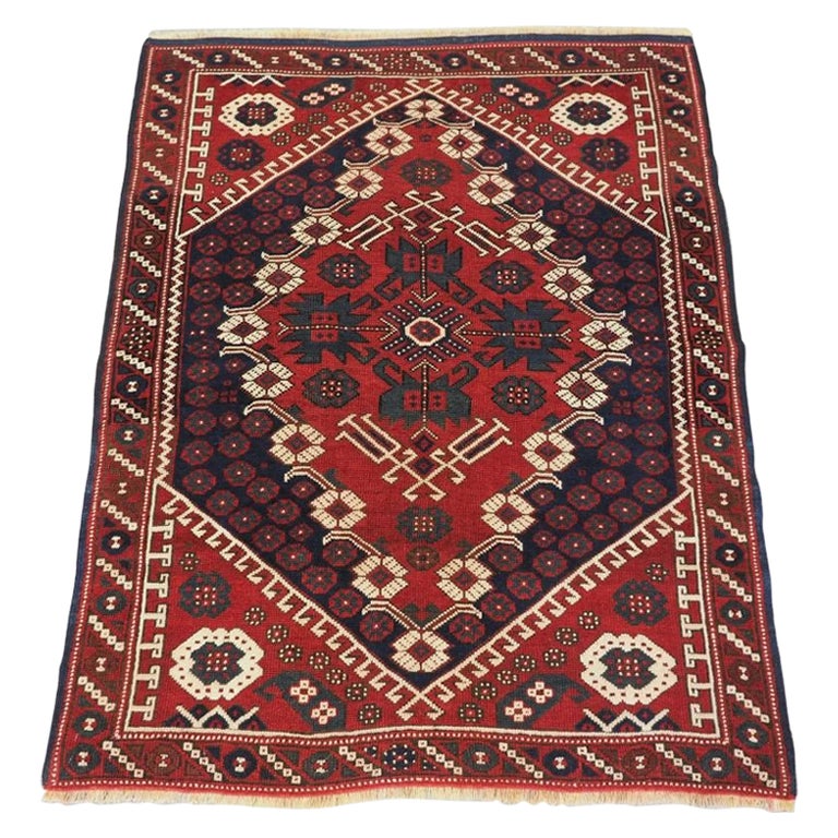 Tapis turc ancien Kiz Bergama En vente sur 1stDibs