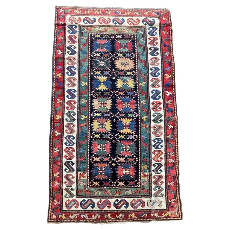 Tapis Shirvan caucasien ancien, vers 1900 - En vente sur 1stDibs