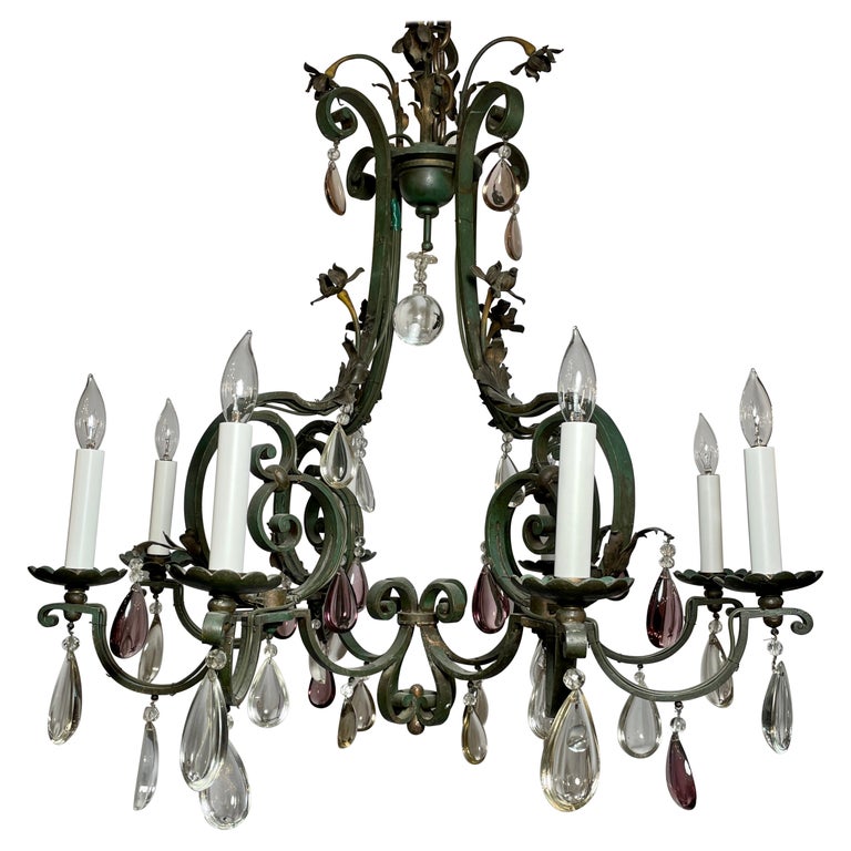 Lustre français ancien à 8 feux en fer forgé et cristal, vers 1920. En ...
