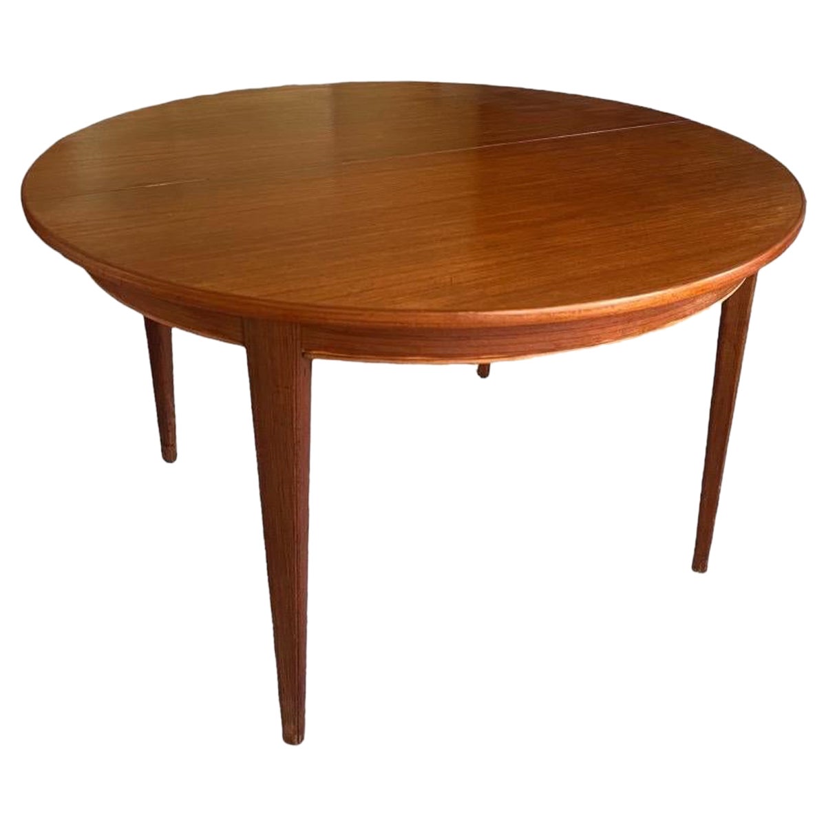Vintage Mid-Century Modern walnut Round To Oval Extendable Dining Table ...