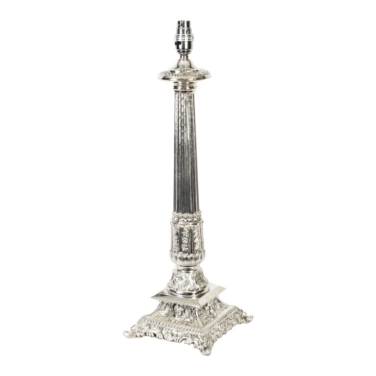 Ancienne lampe de bureau victorienne à colonne dorée en métal argenté ...